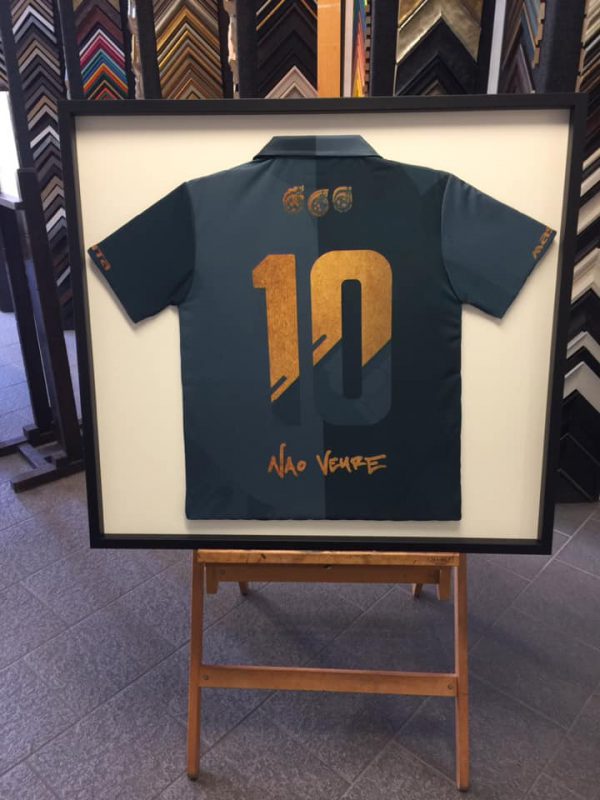 T-shirt voetbalshirt trouwjurk doopjurk inlijsten Atelier Pantazi ...